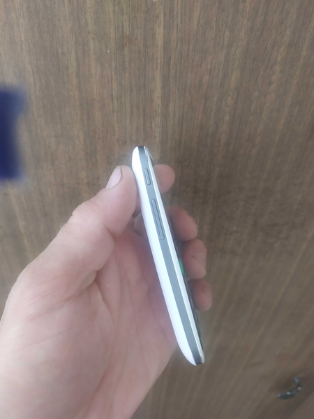 Телефон DEXP model Larus52