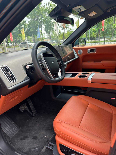 Lixiang L 9 max hybrid eng fulli yashili va qorasi