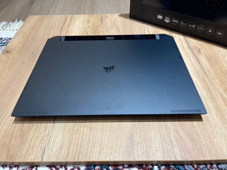 Corsair Voyager Ryzen 7 6800H RX6800M 12Gb