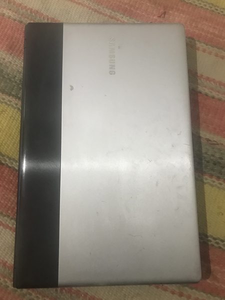 Noutbuk Samsung sotiladi Obmen