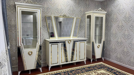 Гостинный комод и пенал 