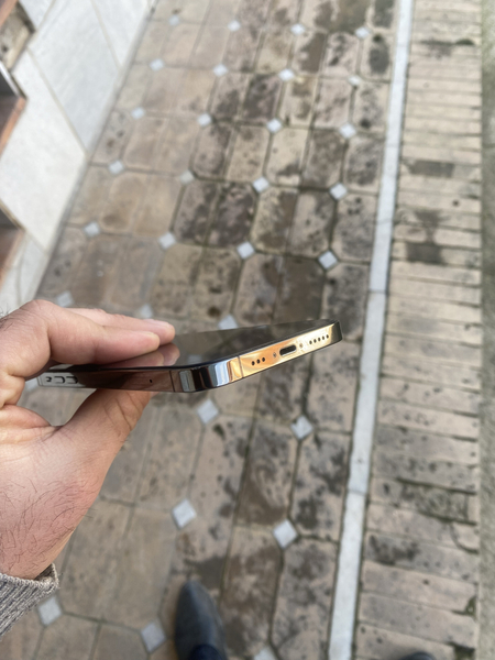 iPhone 12 pro sotiladi