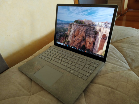 Microsoft Surface Laptop i7 gen/8gb/256 SSD + сенсорный экран