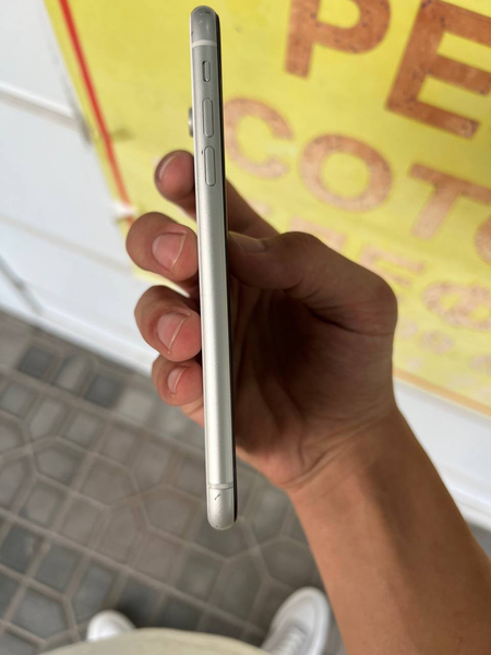 Iphone xr sotiladi arzon