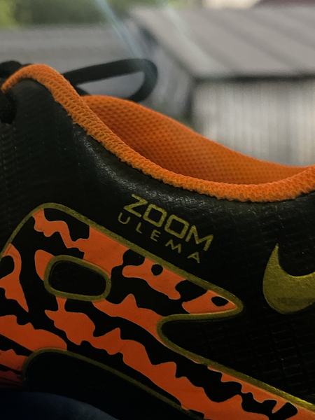 Футбольные бутсы Nike Air Zoom.
