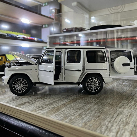 Модель 1:18 Mersedes bens Brabus 900 Gtspirit