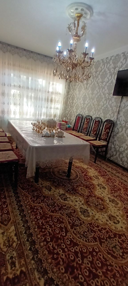 Продаётся 3/2/4 ком квартира. НА массиве Феруза.