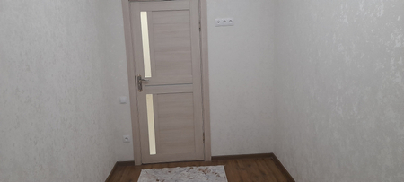 Uchtepa 21 kvartal. 3 xonali 1 etaj. Novastroyka uy sotiladi.