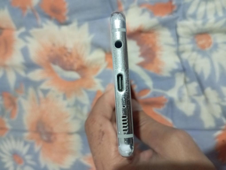 Samsung s10+  xolati yaxshi