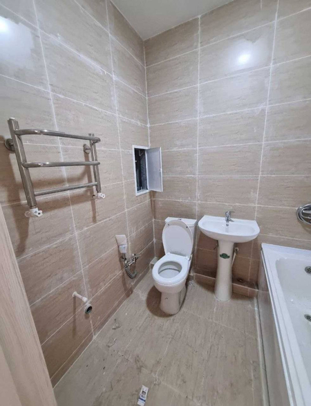 Sotiladi srochna 1xona yangi pochka uy hech kim yashamagan