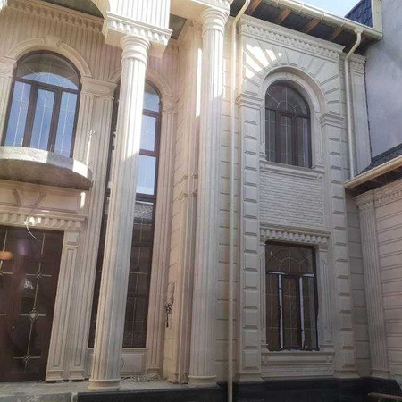 Гранит. Мрамор. Травертин каби тошлардан сокил фасадга урнатиб берамиз