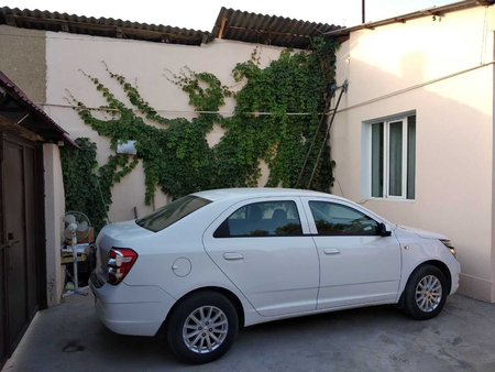 Hovli barcha jihozlari bilan sotiladi, hamma qulayliklarga ega
