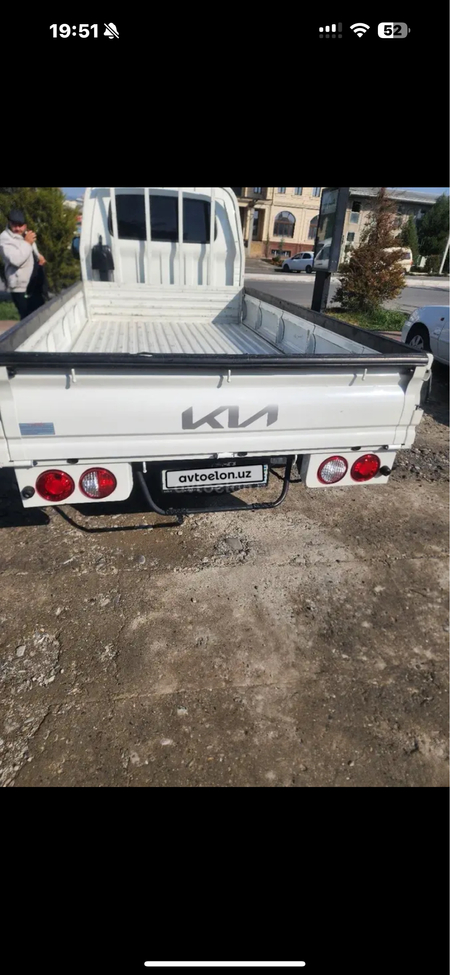 Kia bongo srochni sotiladi