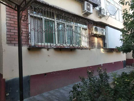 ГУНЧА 3 хона 1 этажда огороди парковкаси подвали билан сотилади