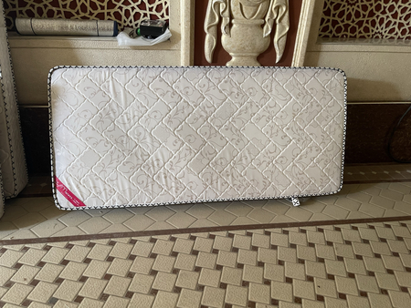 3ta Matras 1ta( 180x200) 2ta (90x200)   tekinga kelib opketsela boldi
