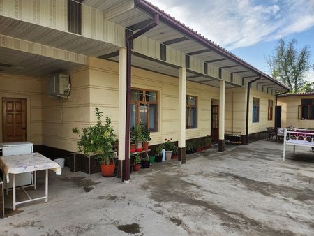 Продаётся дом. 10 сот. 8 ком. Свой.