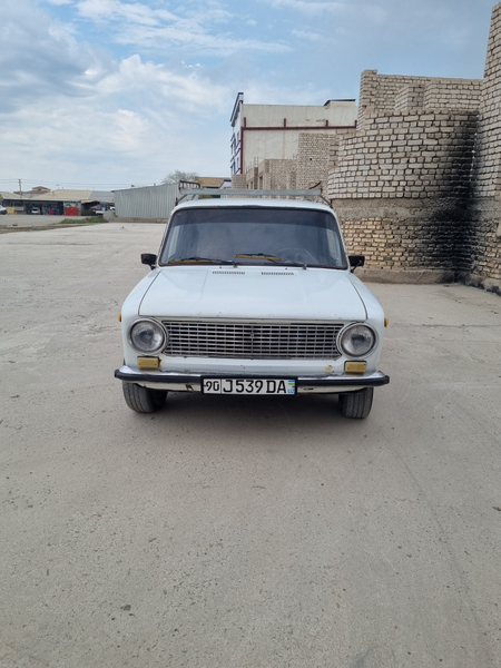 Jiguli sotiladi 1975 yil metani bor !