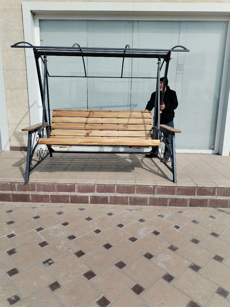 Качеля сотилади.