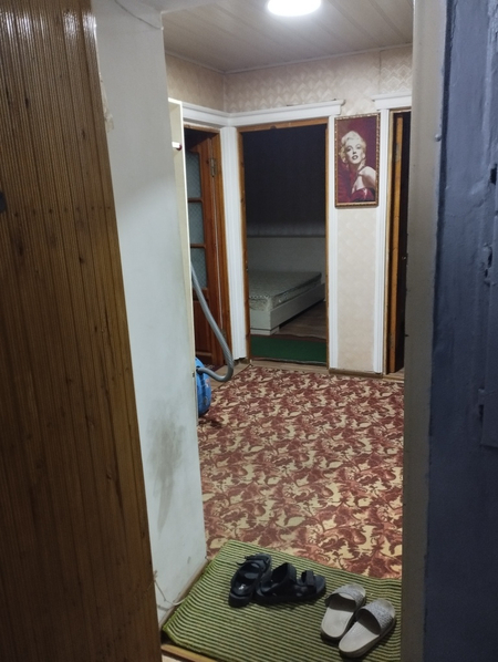 Сдам квартиру 3 комнат 2 этаж