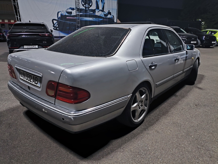 Mercedes Benz 210