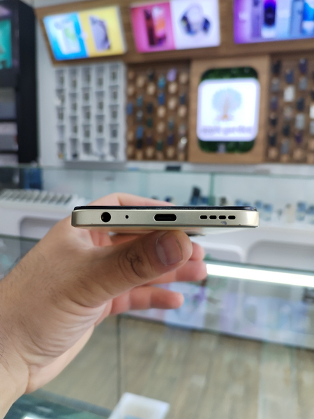 Vivo  Y35   Gold