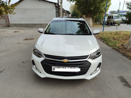 Chevrolet onix sotladi