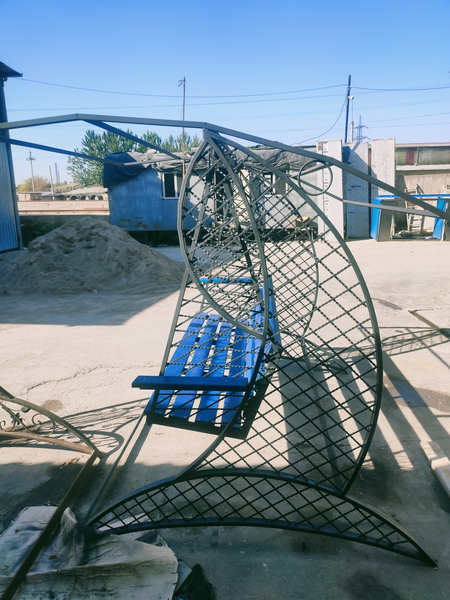 Продам качели металлические новый