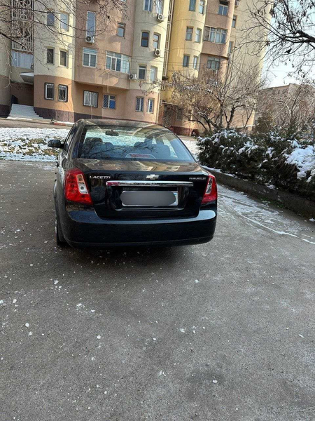 продается Lacetti ,мотор-1,8.