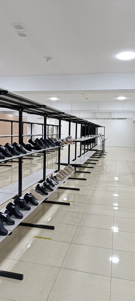 Продаю срочно инвентар для магазинов
