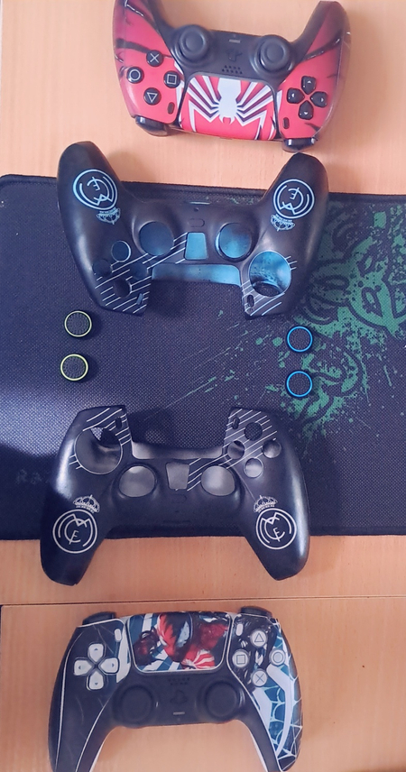 PlayStation 5 diskavodli ikkita jostik va Sumkasi bor
