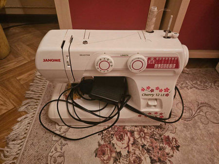 Продаю швейную машину Janome Cherry 12 Le