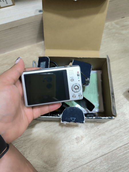 Продам цефровую фотокамеру в идеальном состоянии,пользовались мало