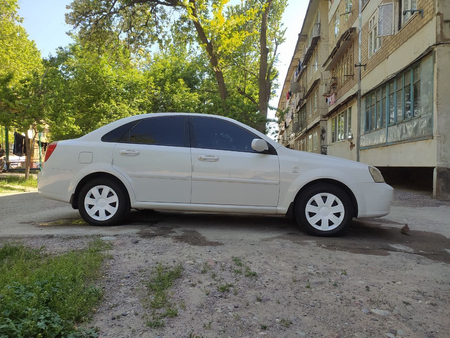 Lacetti Chevrolet sotiladi. 2010 1.8 avtamat.