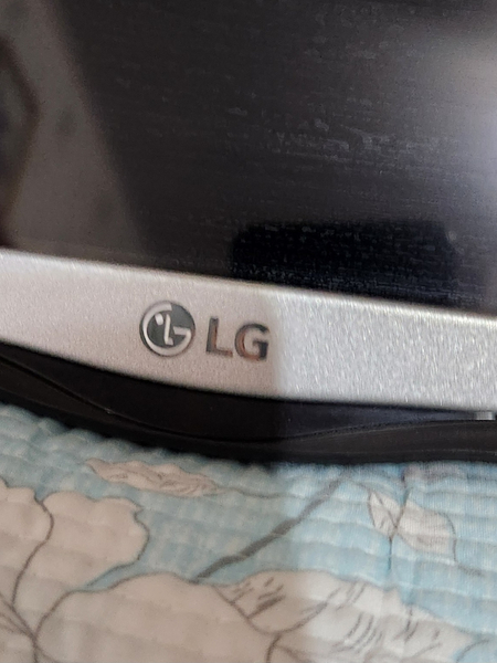 Продаётся телевизор 32 LG.