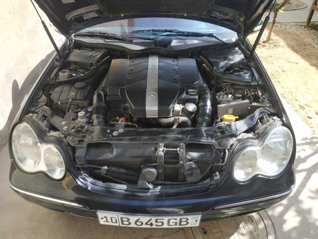 Mercedes-benz c-class2003 год