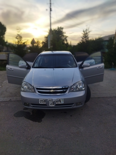 Ласетти 1,8 автомат сотилади.