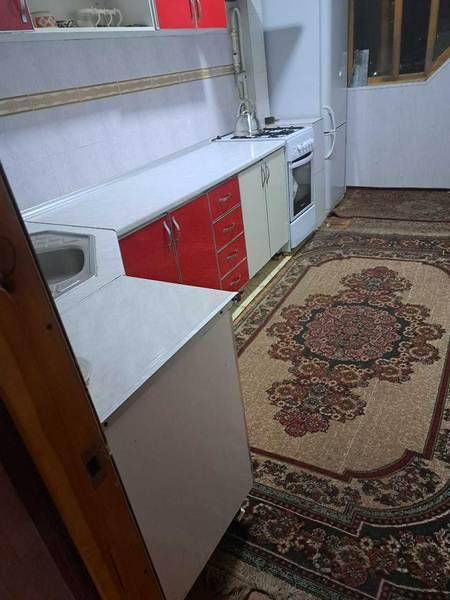 谷 130494 谷 Algaritm 31 kvartalda kvartira sotiladi 3/9/9 70 м²