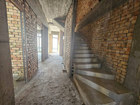 Продам дом Луначарском 1,5 соток 225м2