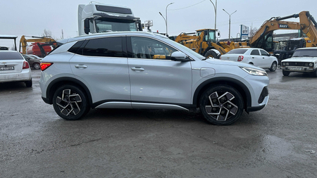 BYD  Yuan Plus aftomabili endilikda Jizzax shaxrida.