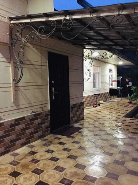 Срочно продаётся готовый садик на Алмазарском районе.
