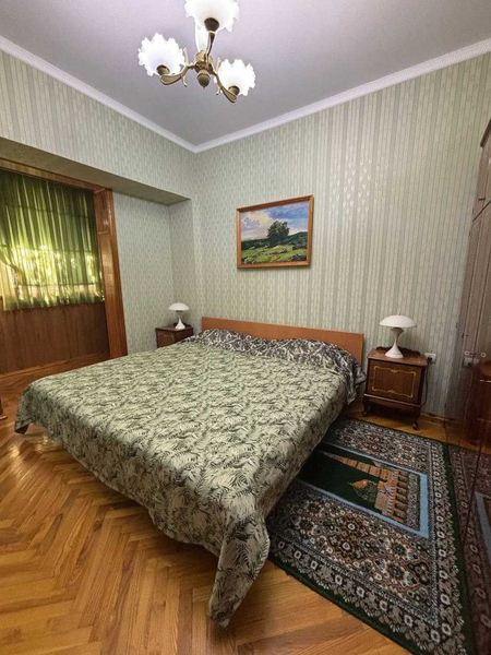 ЦУМ Космонавтов 3/3/4 (90м