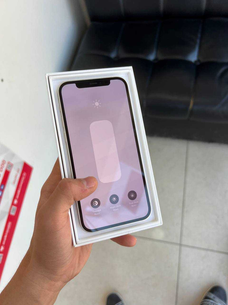 iPhone 12 white karobkali