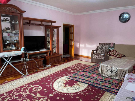 Срочно продаётся 3/3/4 в Мирзо Улугбекском районе, Налоговая (НБ)