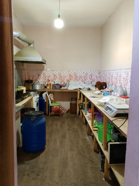 2 etajliy 1 etaji sotiladi
