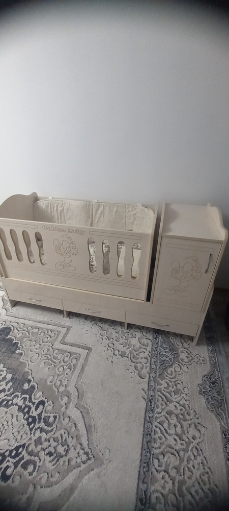 Детский кровать.