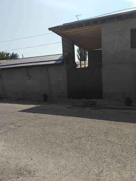 UY sotiladi 8 xonali zaliyam bor