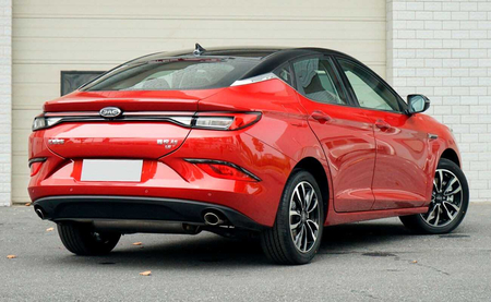JAC  J7  Лифтбек