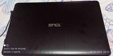 Ноутбук asus сотилади.
