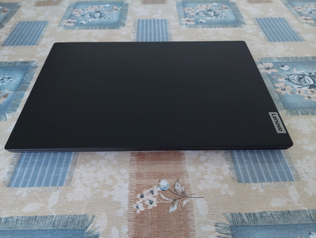 CPU: Intel i3-1115G4 3.0GHz.  RAM: 4GB.  Storage:  256GB SSD.   GPU: I