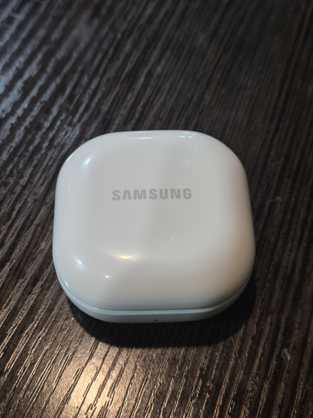Продам Samsung Galaxy buds 2 в идеальном состоянии,  с коробкой док.